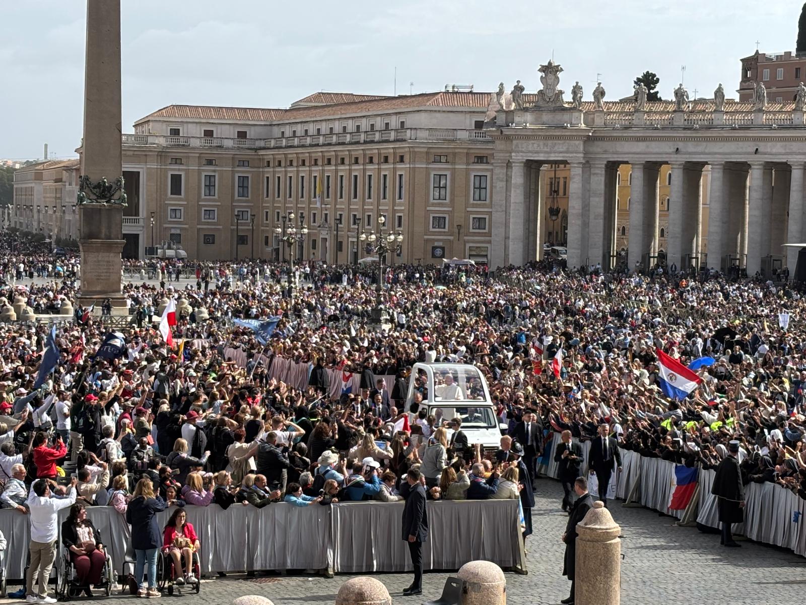 Prima l'abbraccio del Papa, poi la Festa dei Popoli: a Roma si è ...